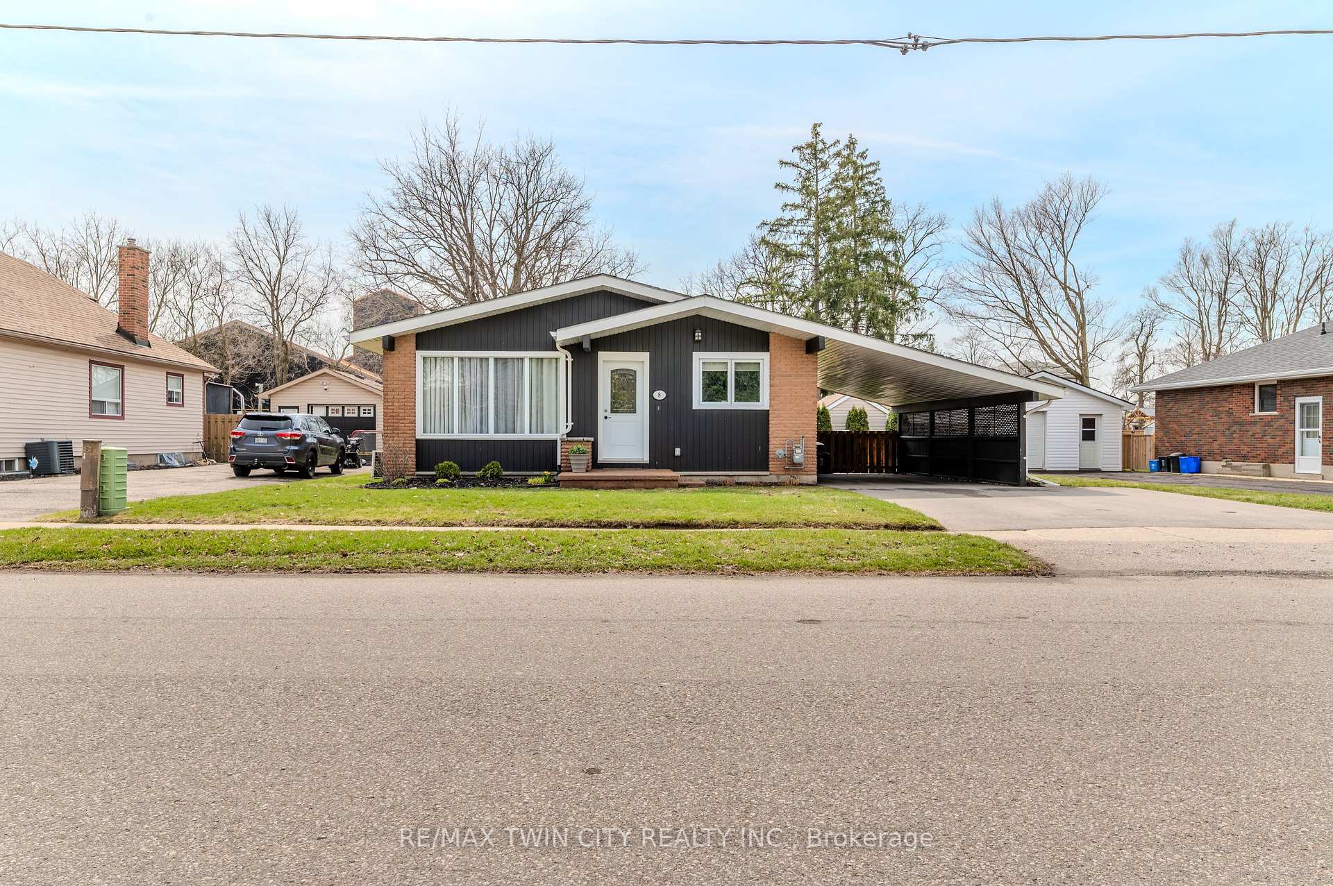 8 Rutherford Street, Brant, ON N0E 1N0