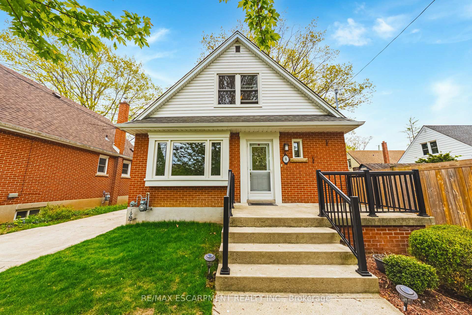 8 Sinclair Court, Hamilton, ON L8K 2B5