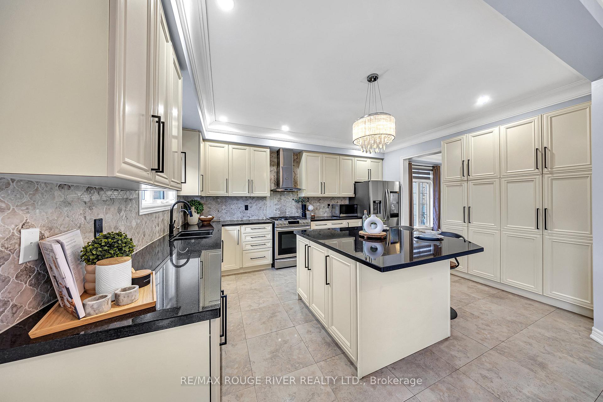 8 St Philip Court, Whitby, ON L1P 0A5