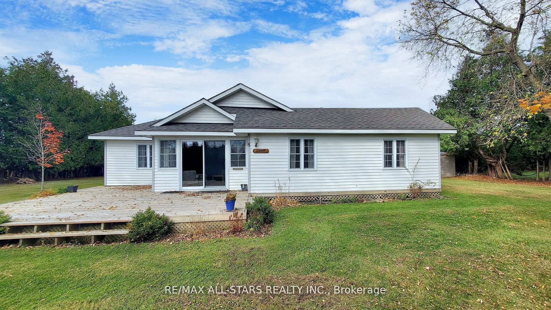 8 Tikvah Circle, Georgina, ON L4P 3C8