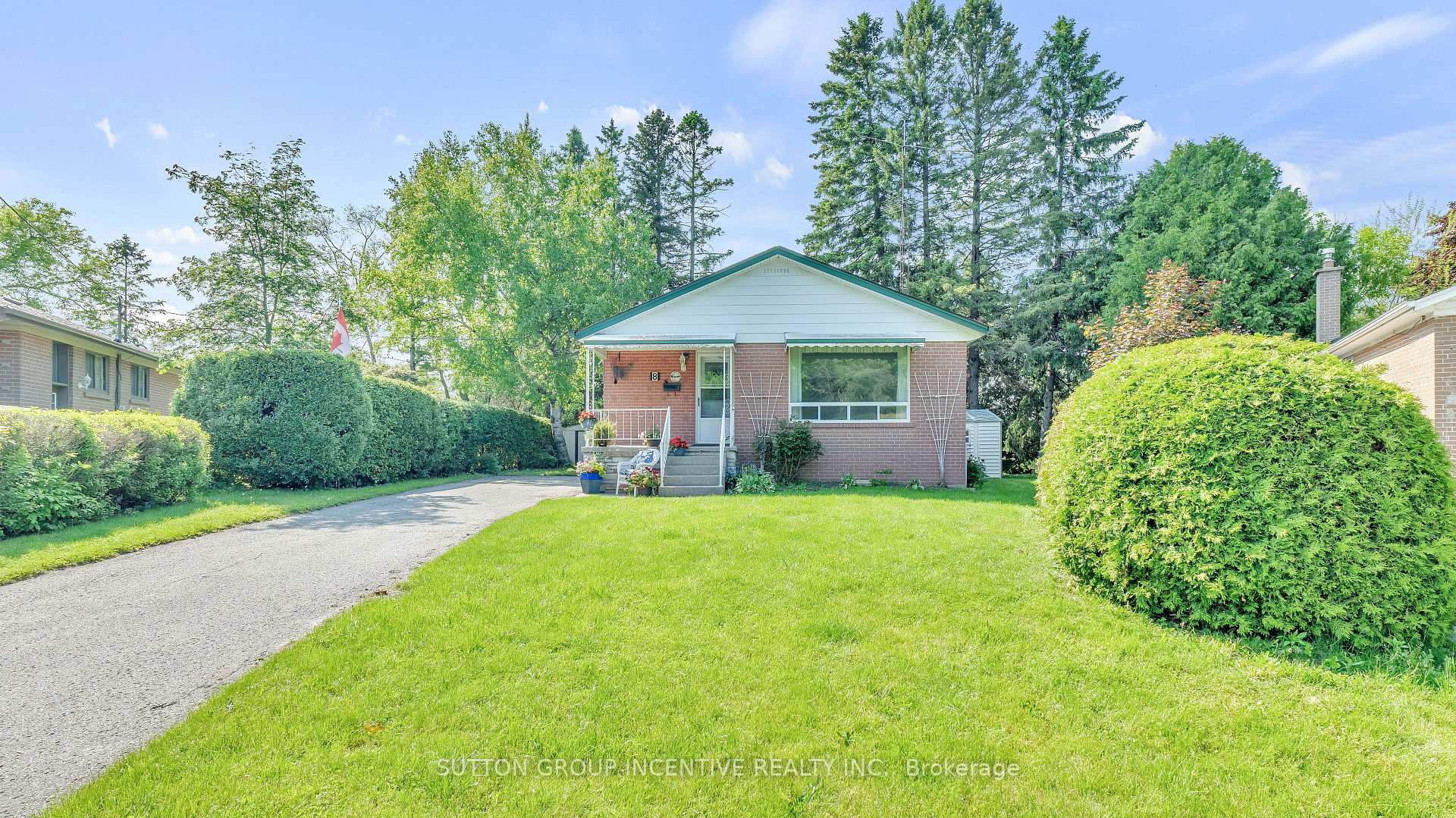 8 Webster Drive, Aurora, ON L4G 2A5