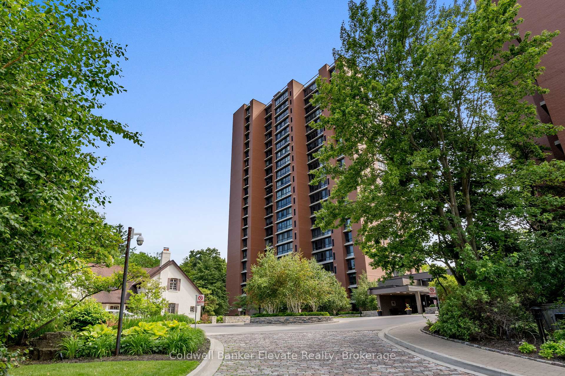 807 - 1400 Dixie Road, Mississauga, ON L5E 3E1