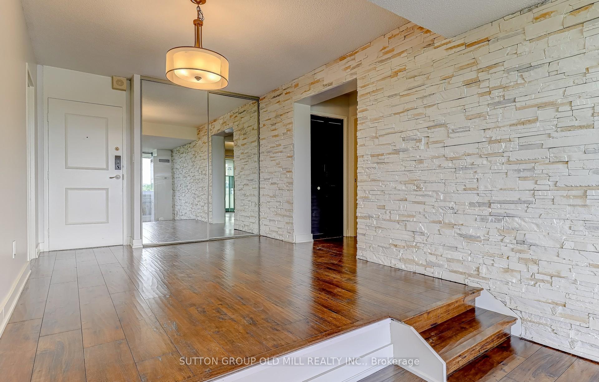 807 - 250 Scarlett Road N, Toronto, ON M6N 4X5