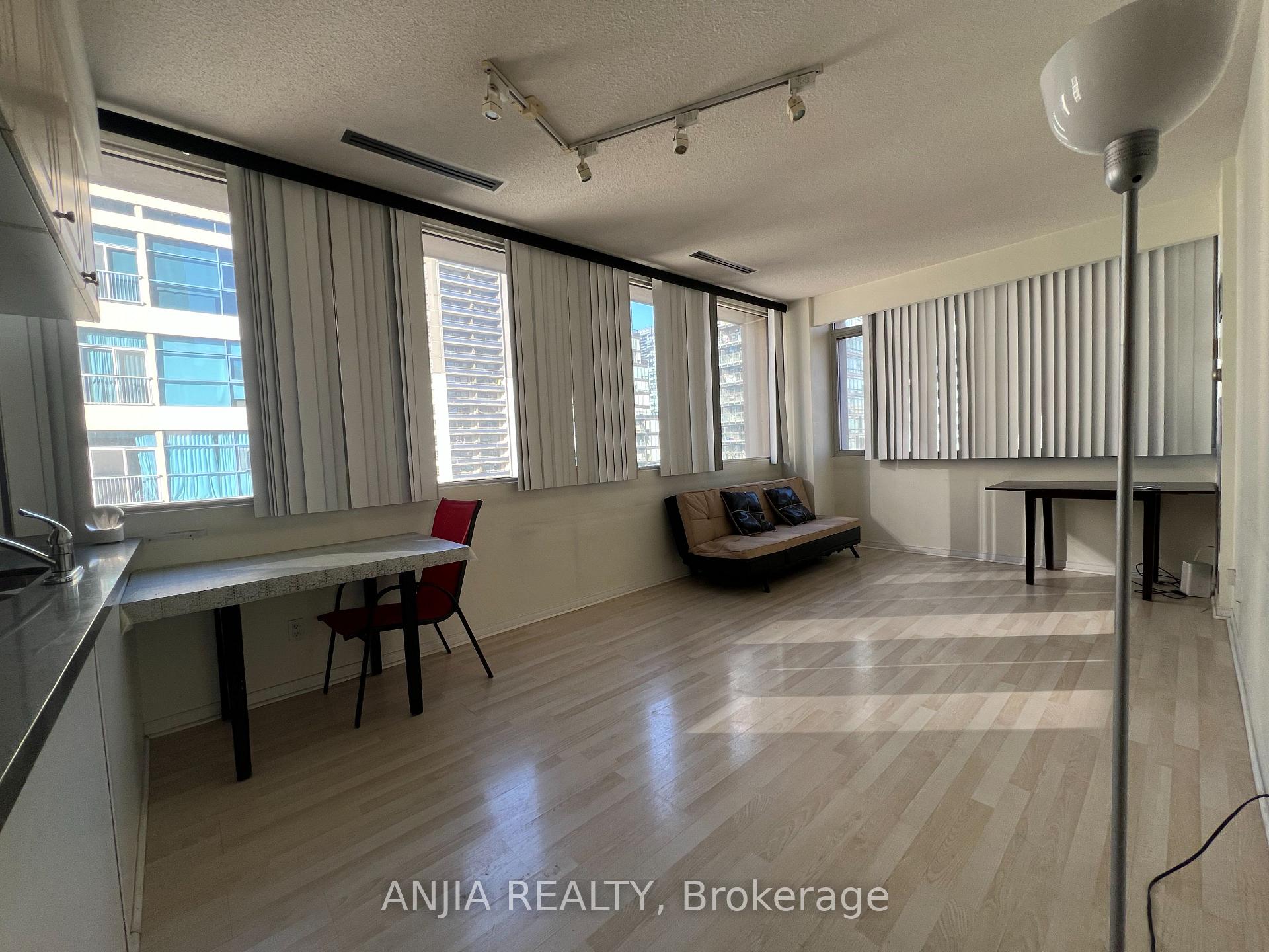 807 - 555 Yonge Street, Toronto, ON M4Y 3A6