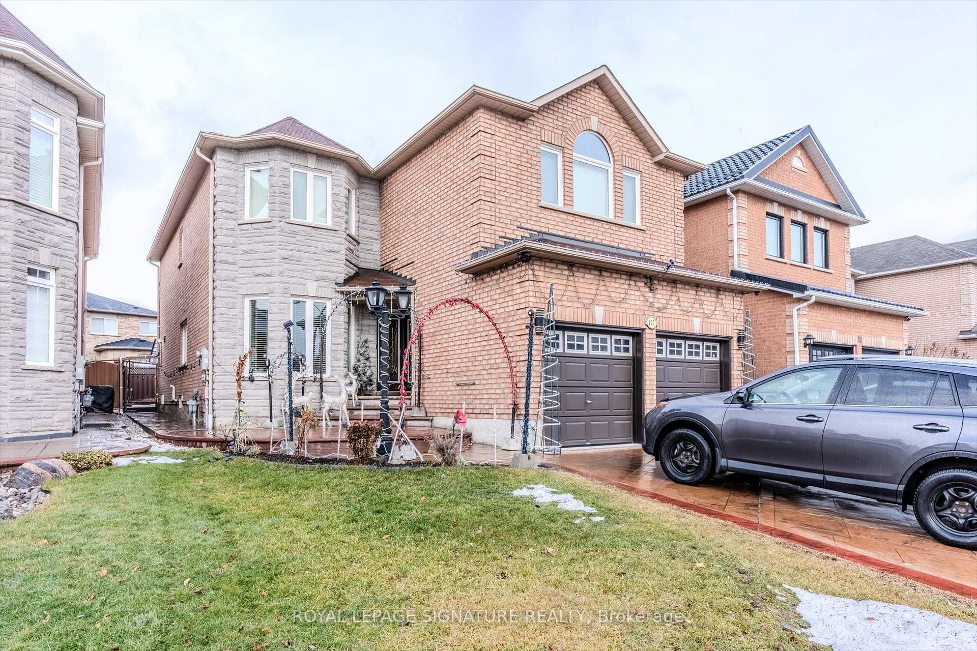 807 Father D'Souza Drive, Mississauga, ON L5V 2X5