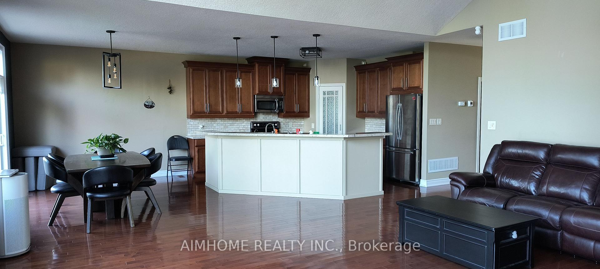 807 Stone Street, Oshawa, ON L1J 1A4