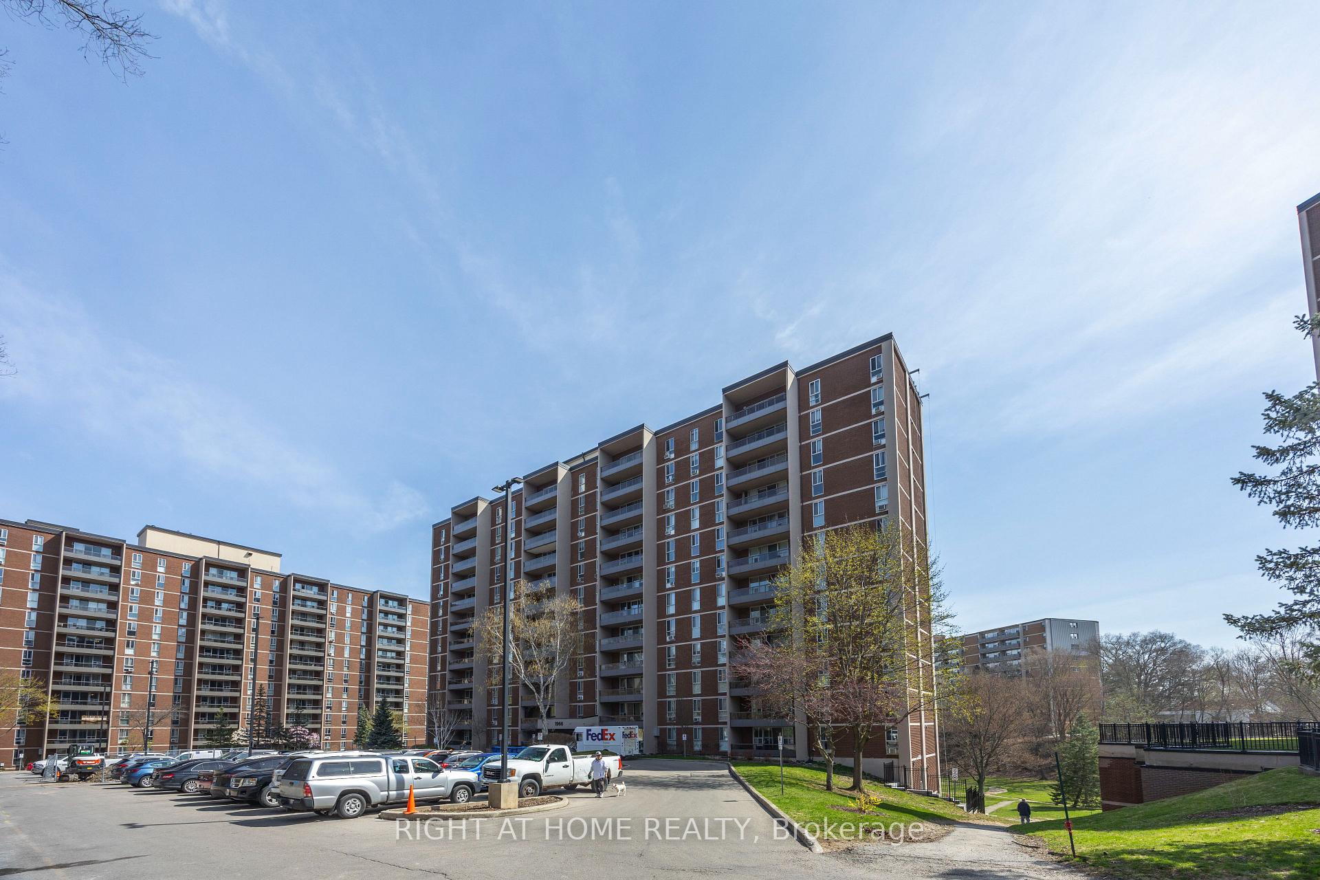 808 - 1966 Main Street W, Hamilton, ON L8S 1J6