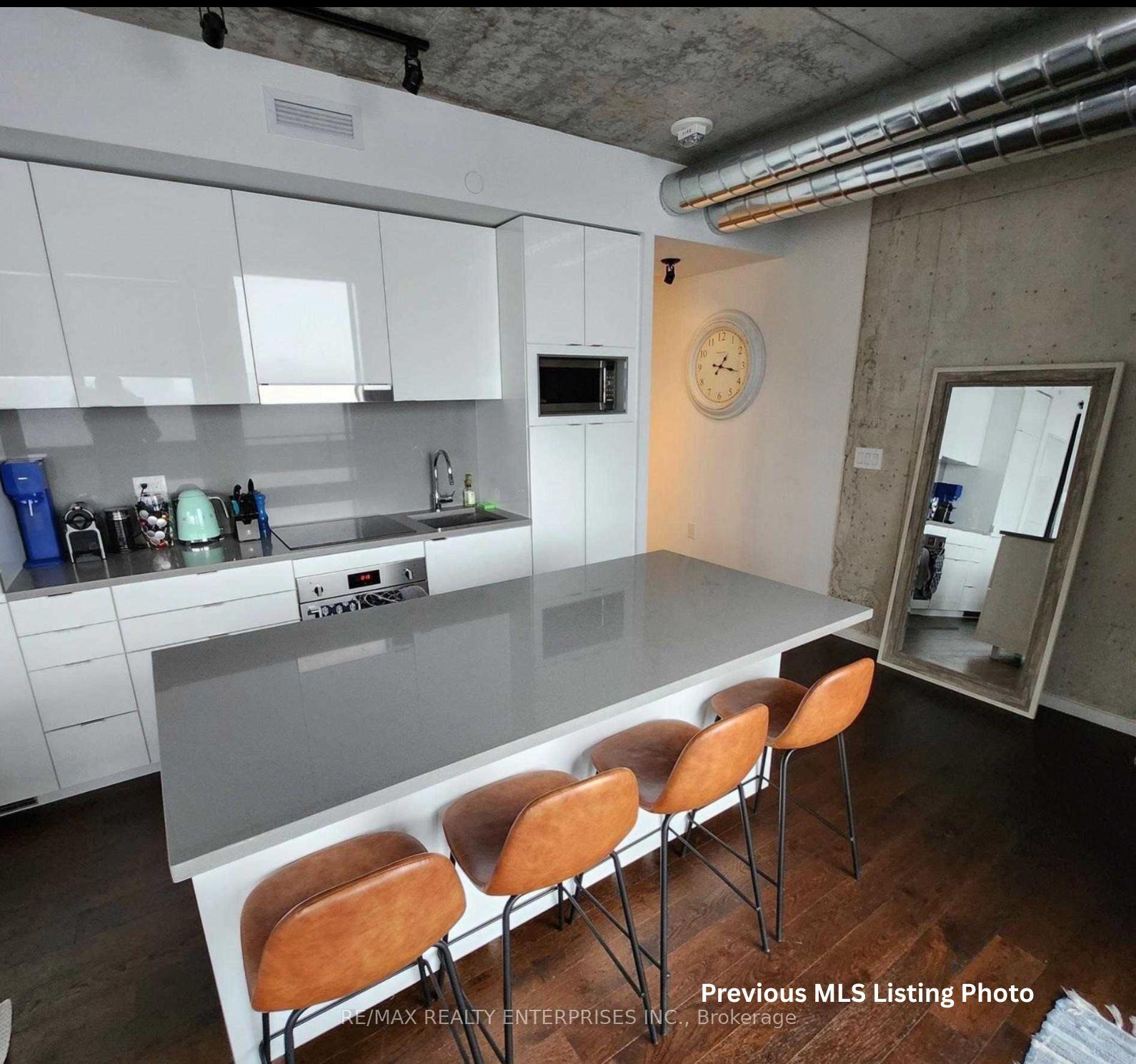 809 - 21 Lawren Harris Square, Toronto, ON M5A 0T4
