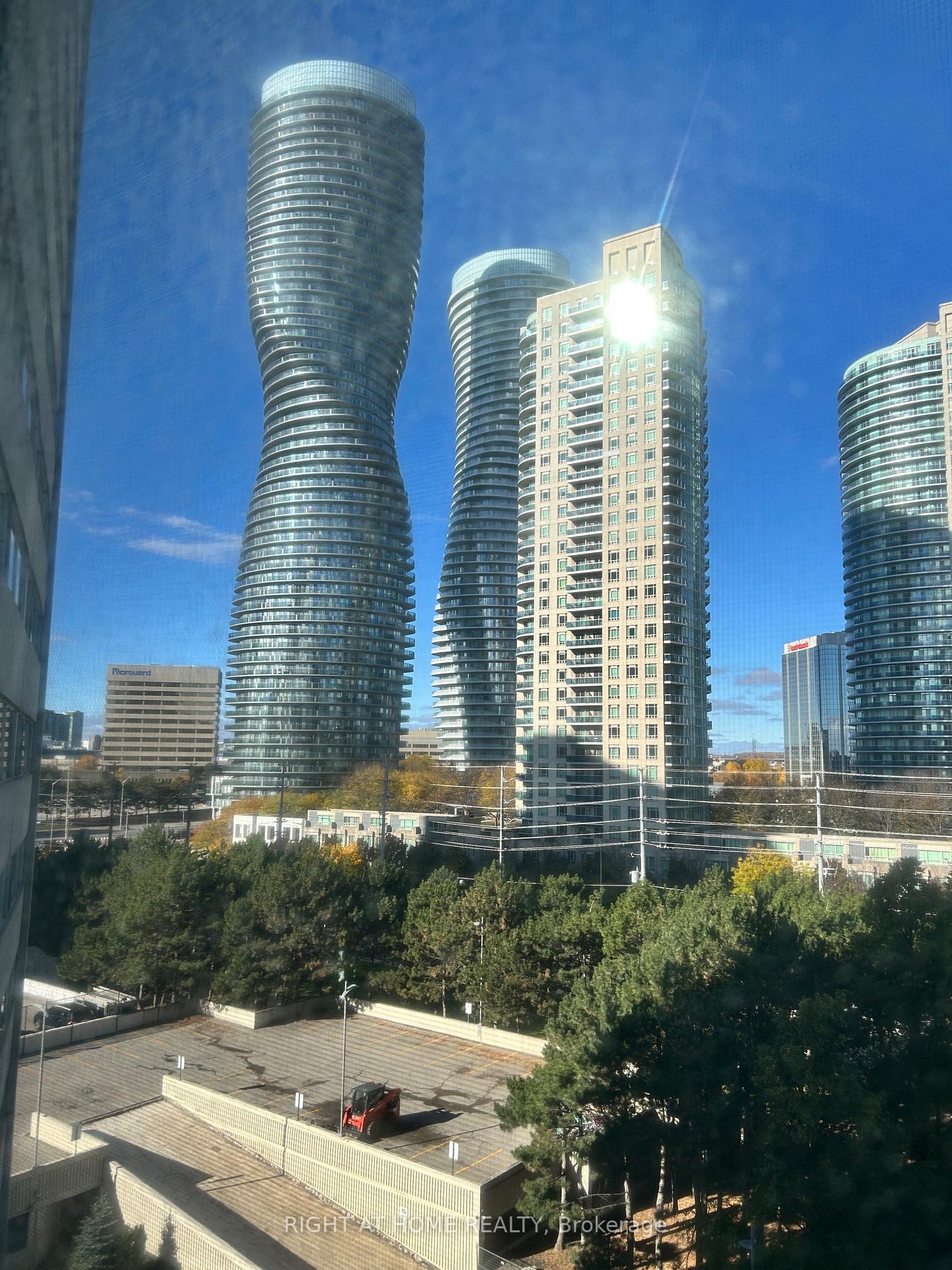 809 - 3700 KANEFF Crescent, Mississauga, ON L5A 4B8