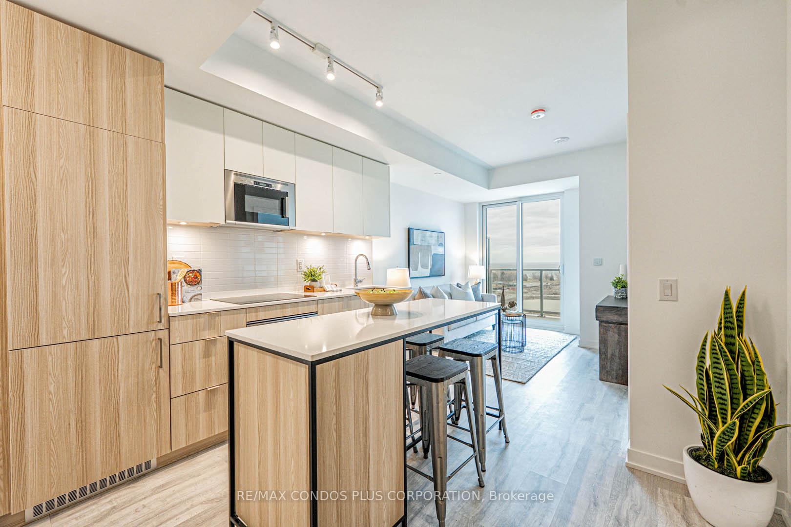 810 - 220 Missinnihe Way, Mississauga, ON L5H 0A9