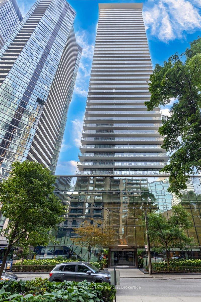 811 - 33 Charles Street E, Toronto, ON M4Y 0A2