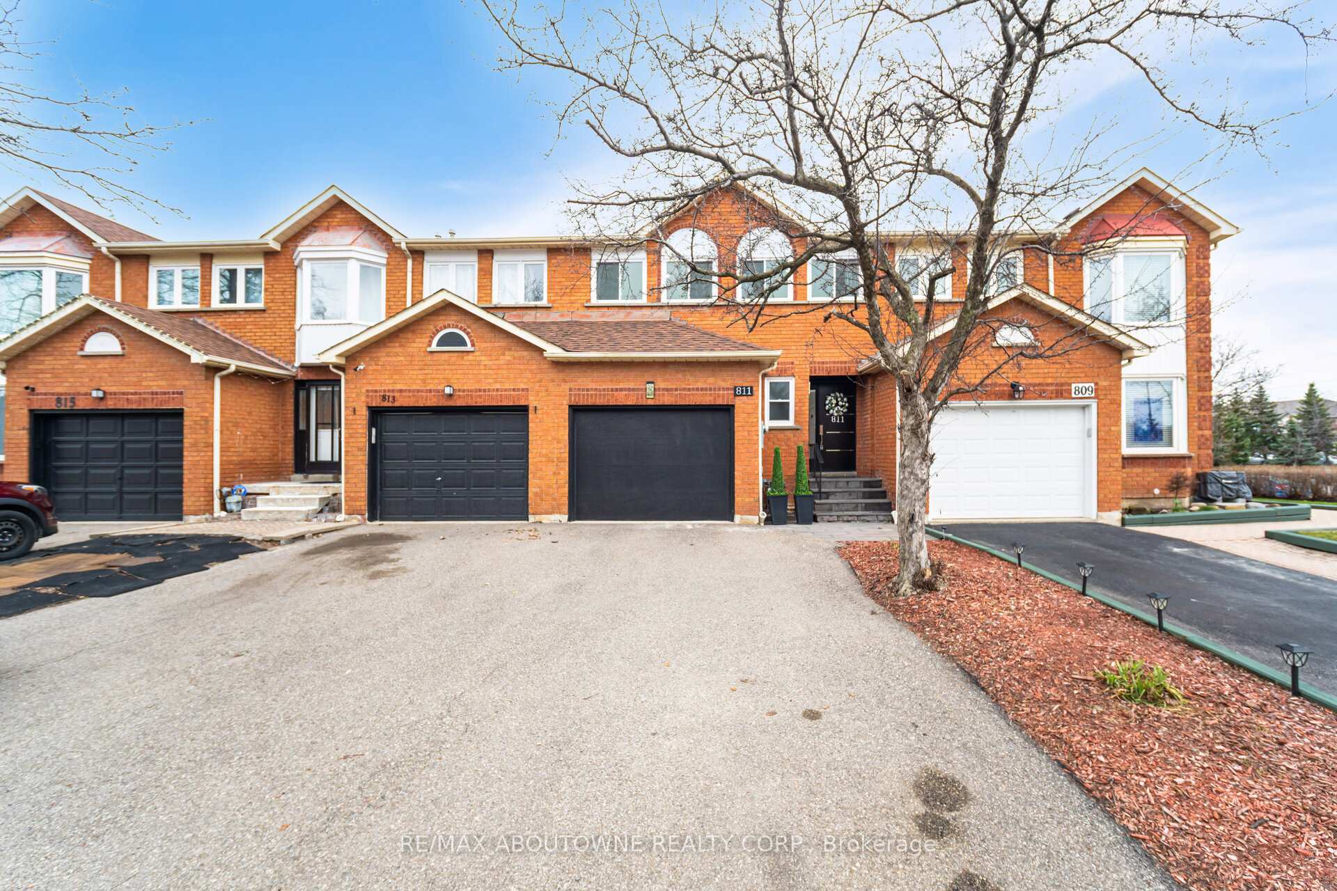 811 Constellation Drive, Mississauga, ON L5R 2V7