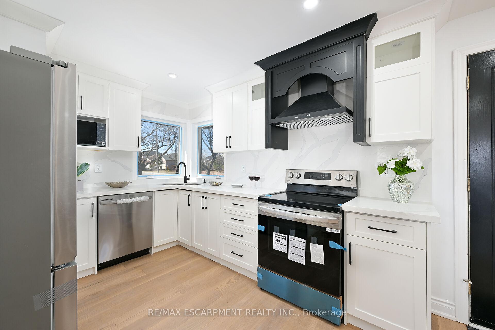 812 Tenth Avenue, Hamilton, ON L8T 2G6