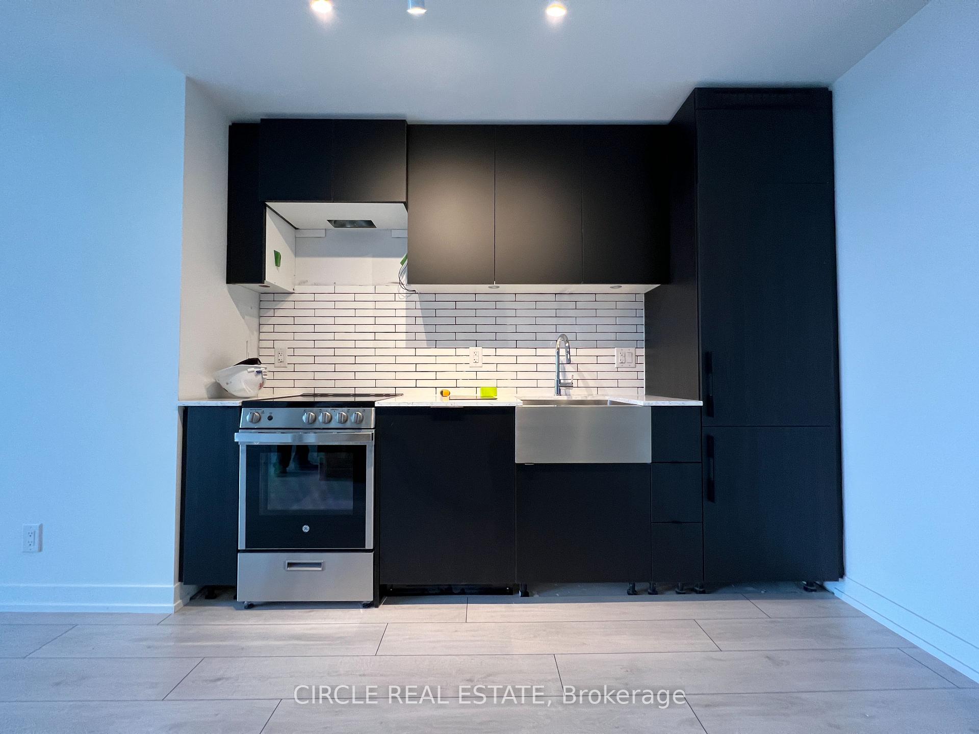 813 - 270 Dufferin Street, Toronto, ON M6K 0H8