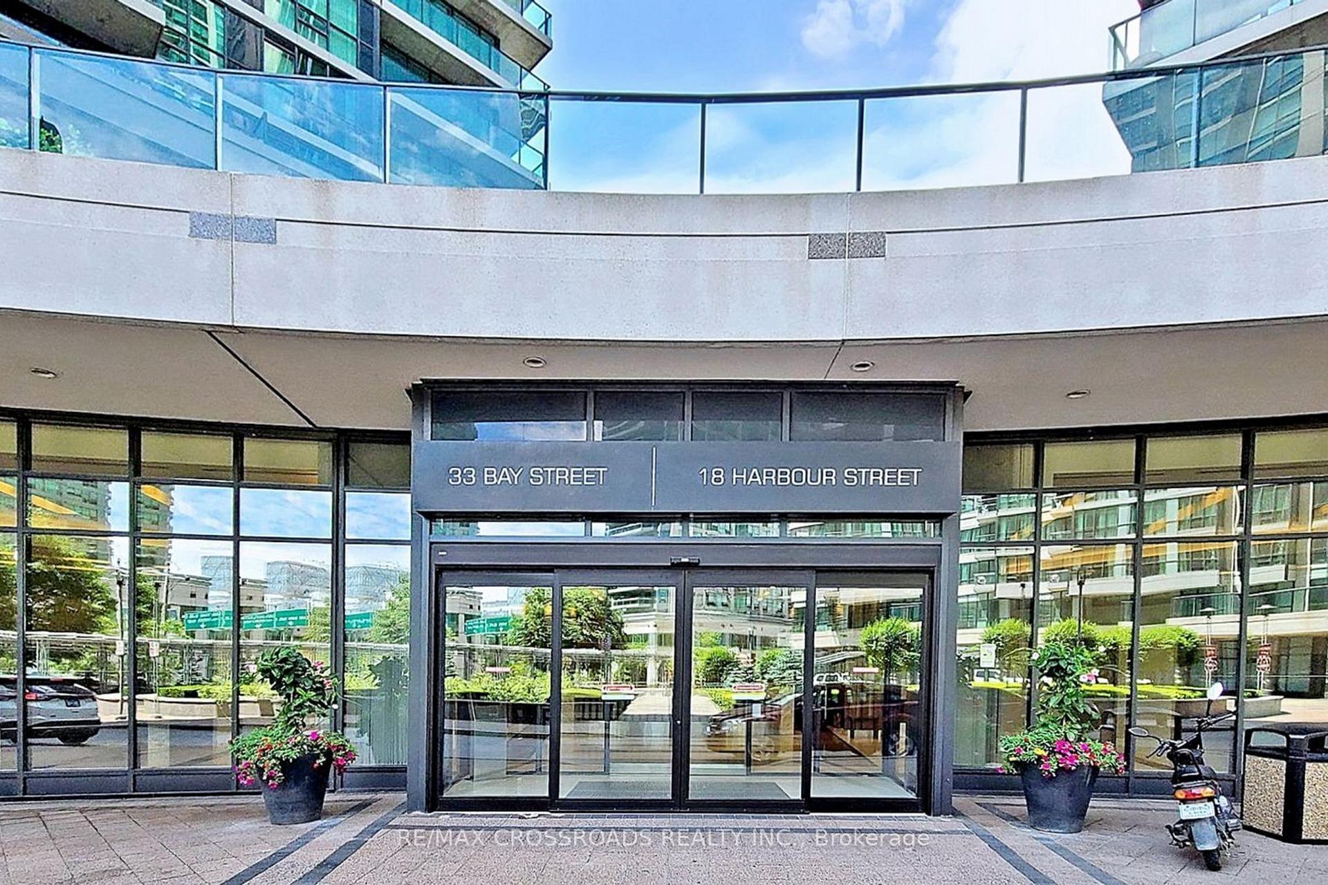 813 - 33 Bay Street, Toronto, ON M5J 2Z3
