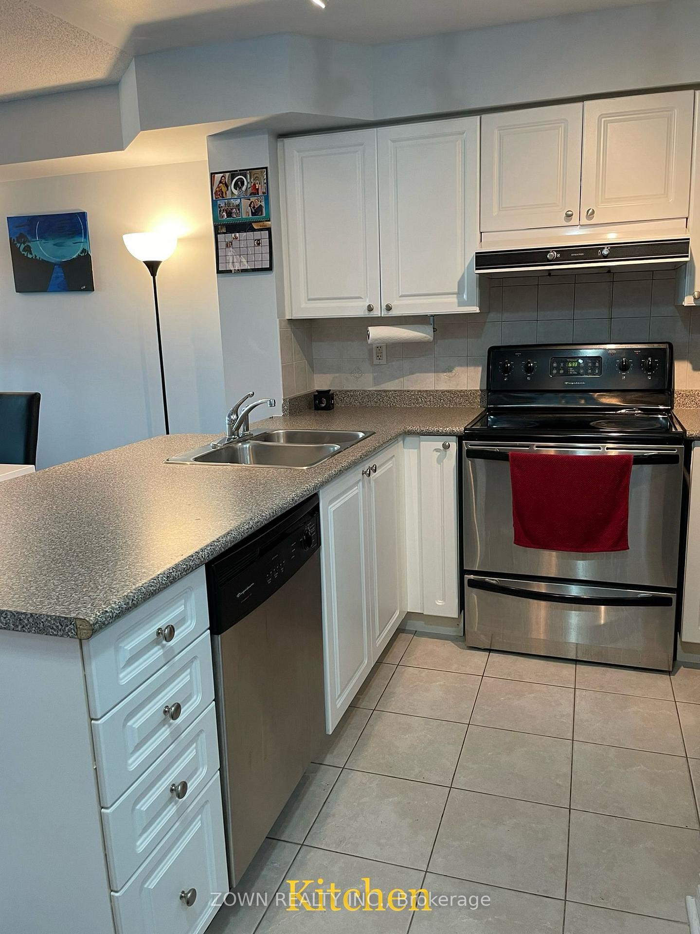 813 - 33 Elm Drive W, Mississauga, ON L5B 4M2