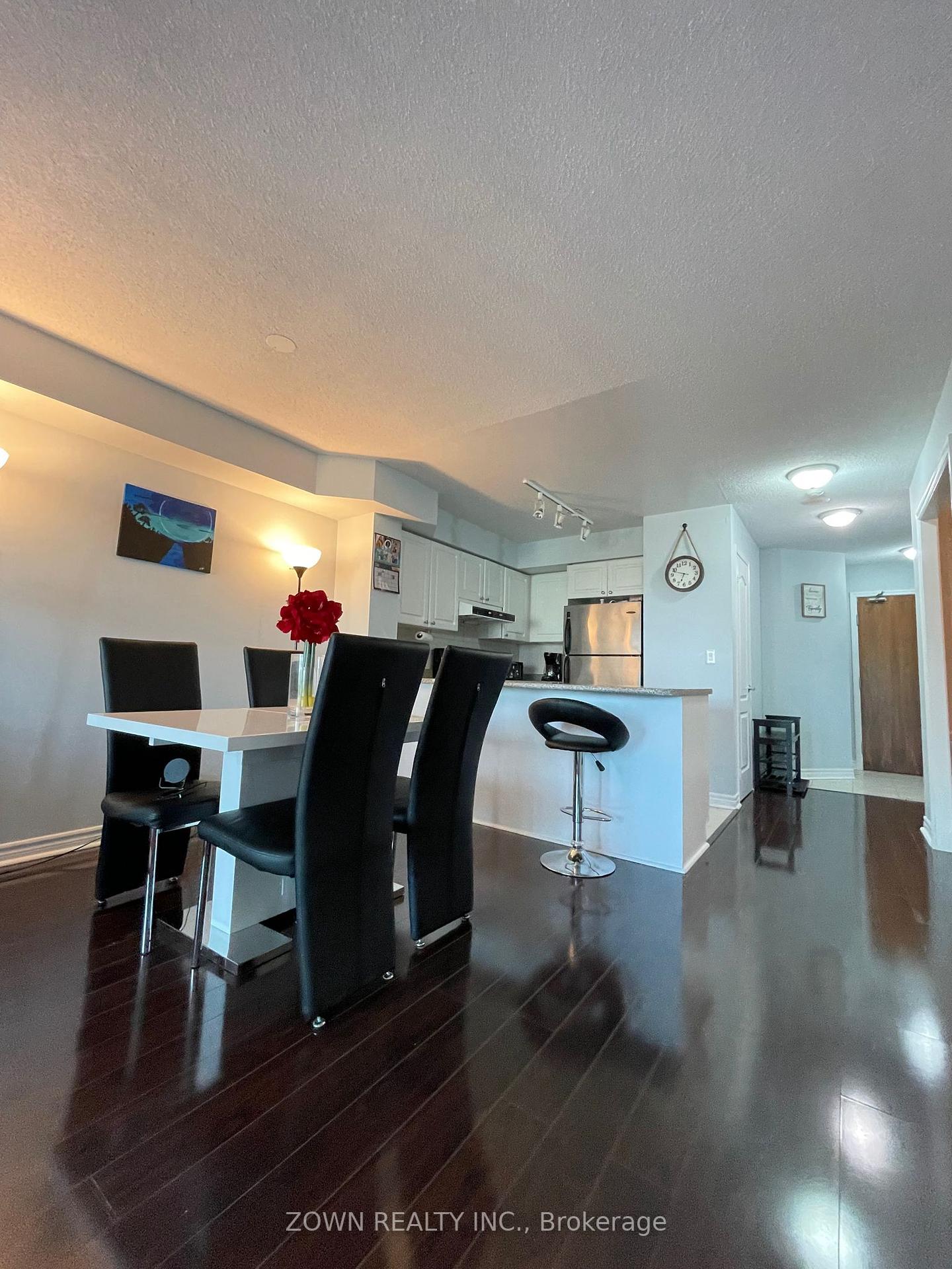 813 - 33 Elm Drive W, Mississauga, ON L5B 4M2