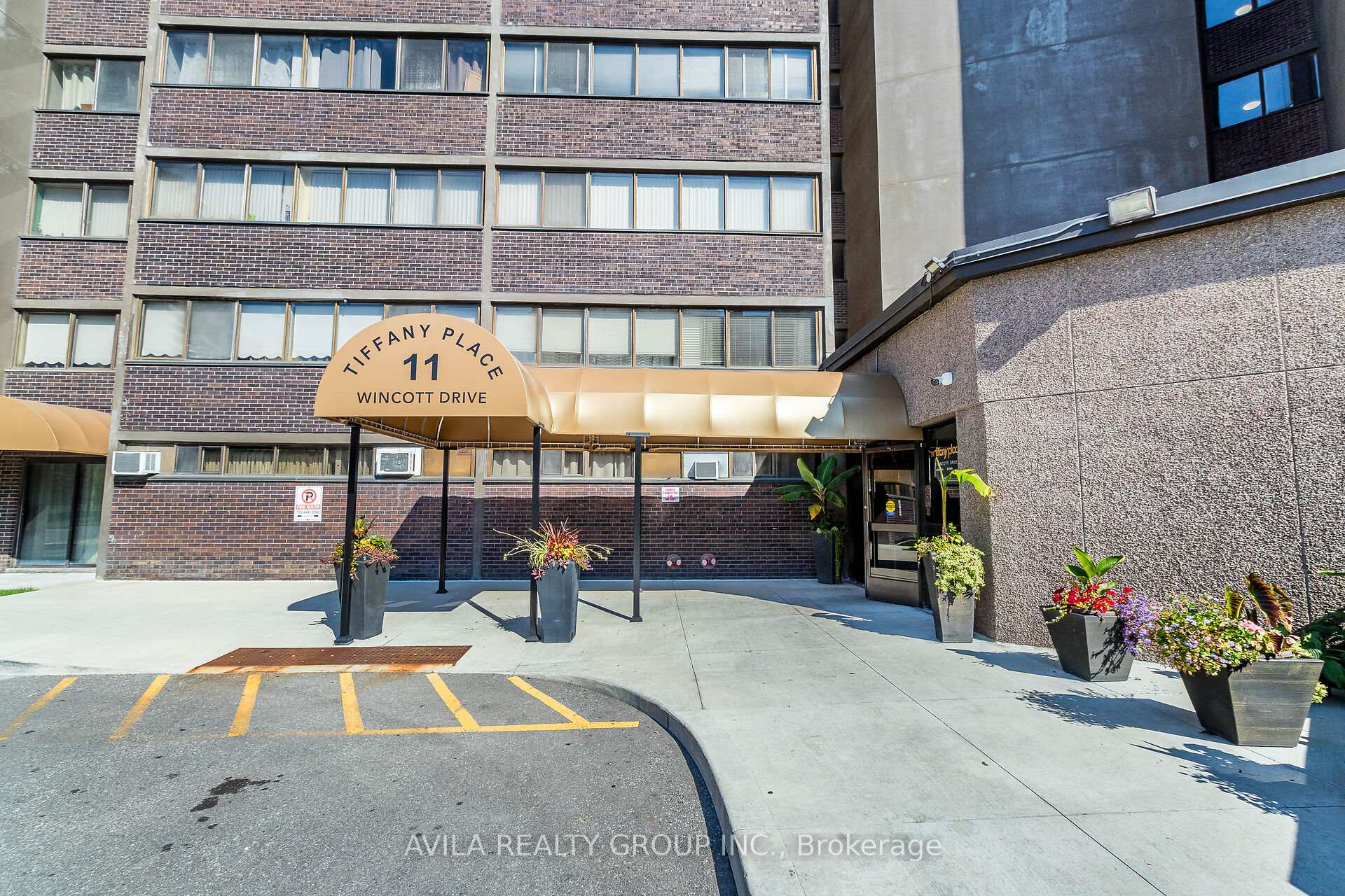 815 - 11 Wincott Drive, Toronto, ON M9R 2R9