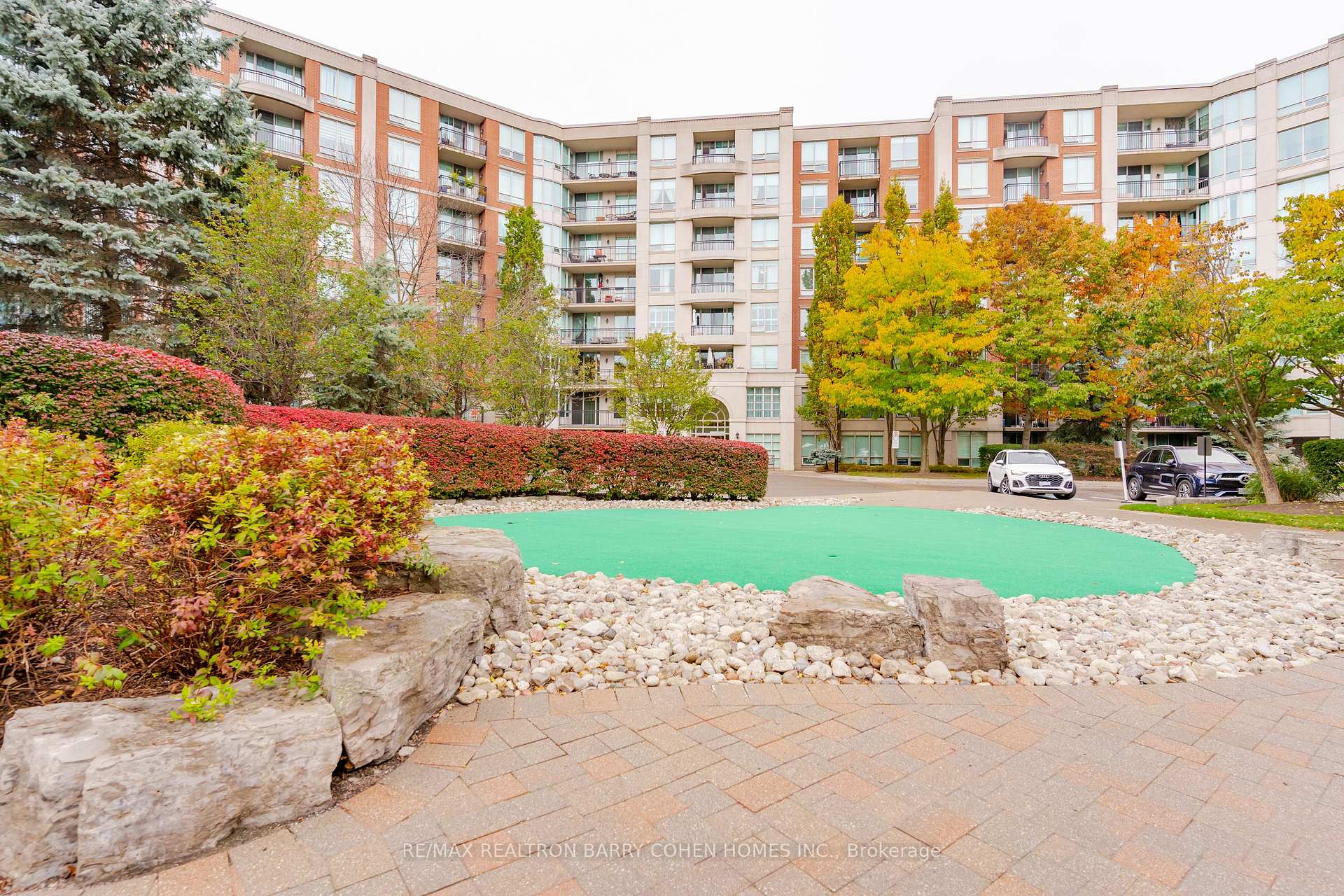 815 - 28 William Carson Crescent, Toronto, ON M2P 2H1