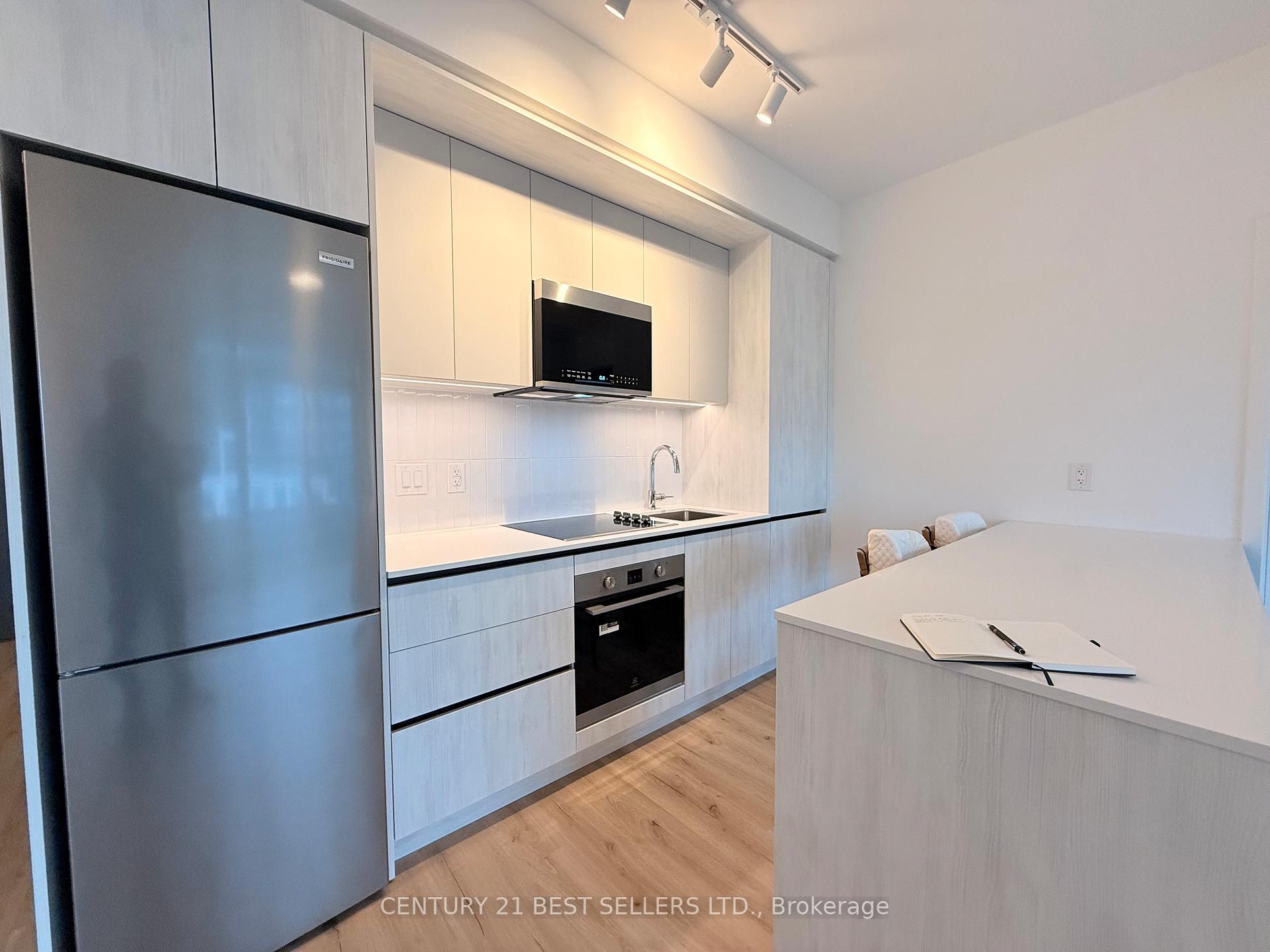 816 - 2485 Eglinton Avenue, Mississauga, ON L5M 2T1