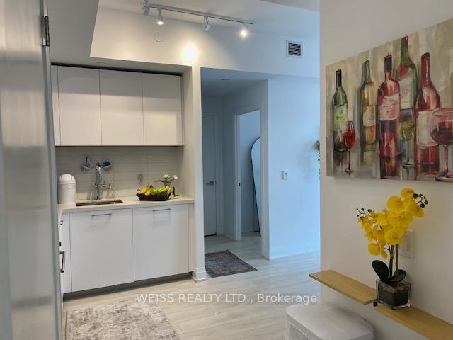 817 - 33 Frederick Todd Way, Toronto, ON M4G 0C9