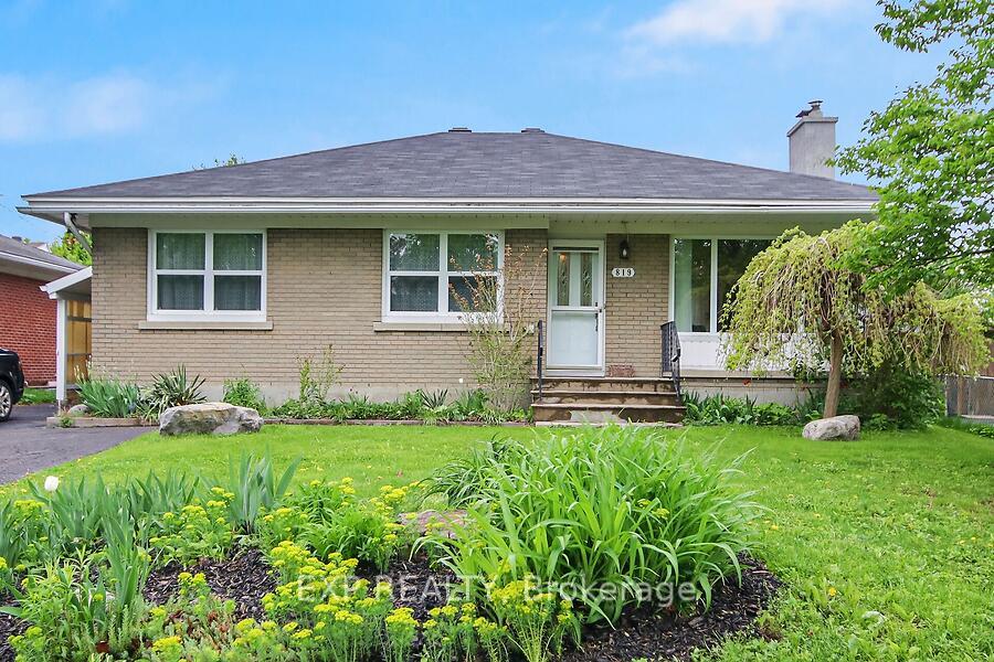819 hamlet Road, Elmvale Acres and Area, ON K1G 1R1