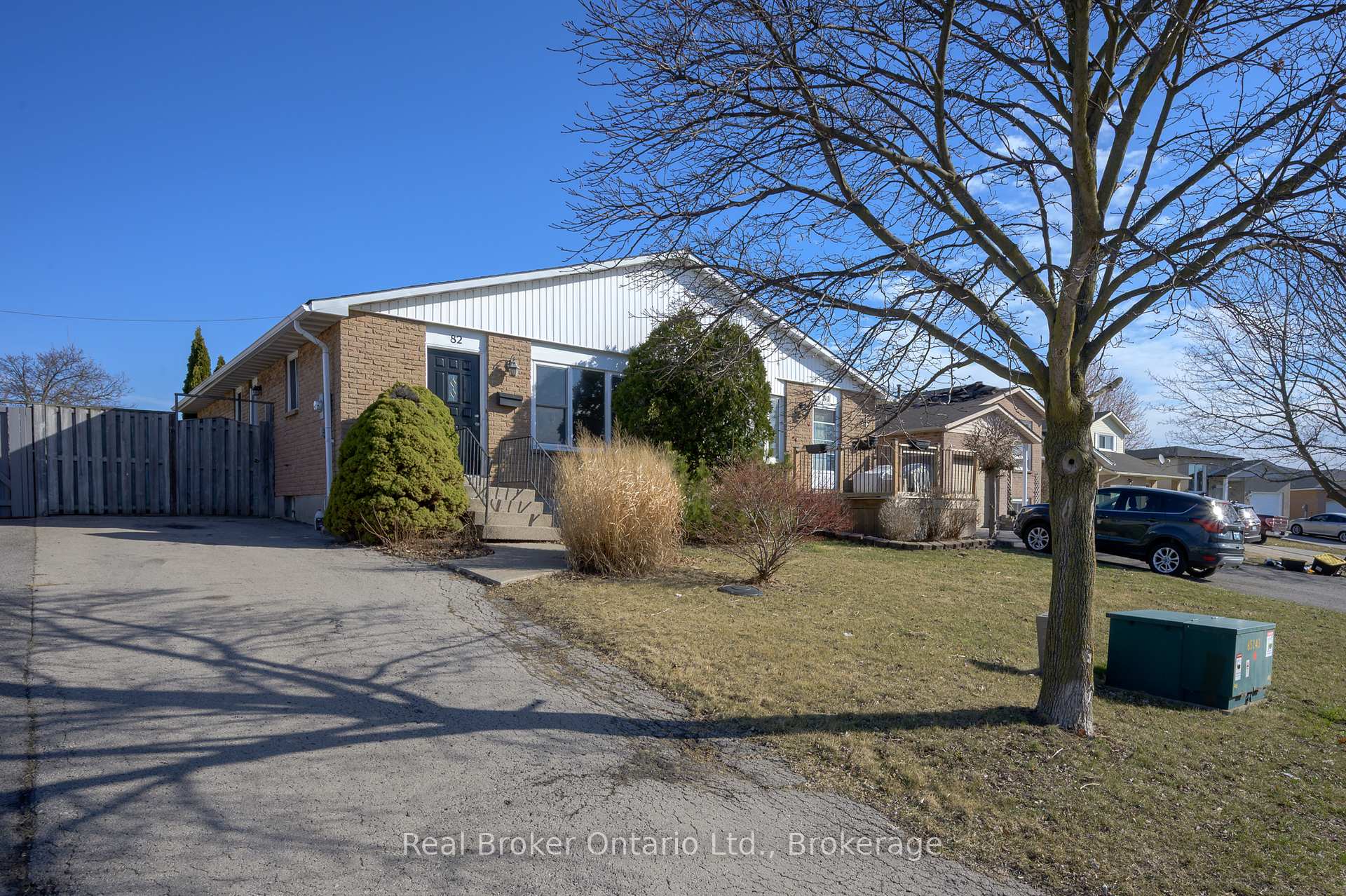 82 Lampman Crescent, Thorold, ON L2V 4K7