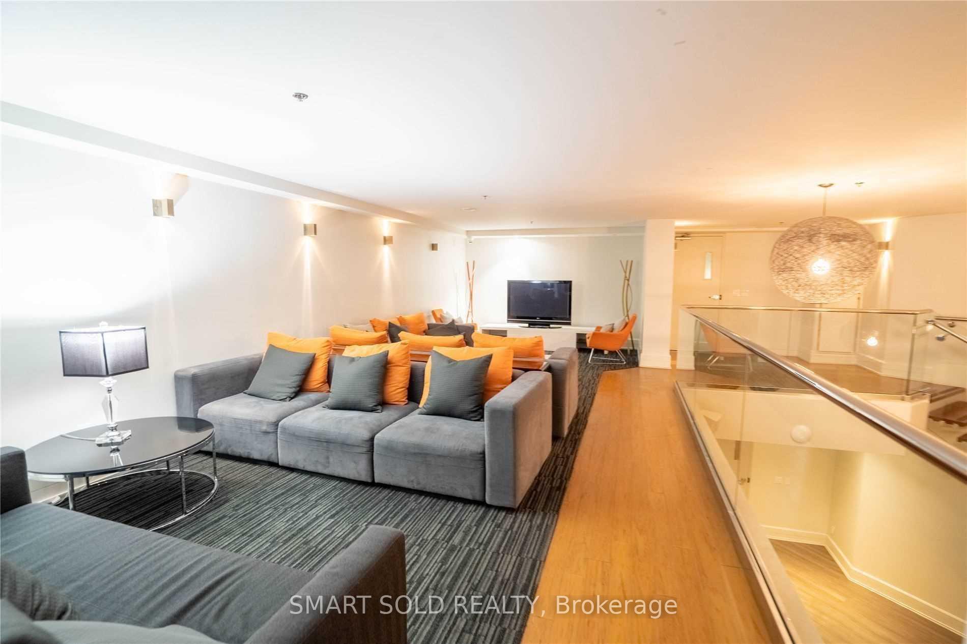 820 - 111 Elizabeth Street, Toronto, ON M5G 1P7
