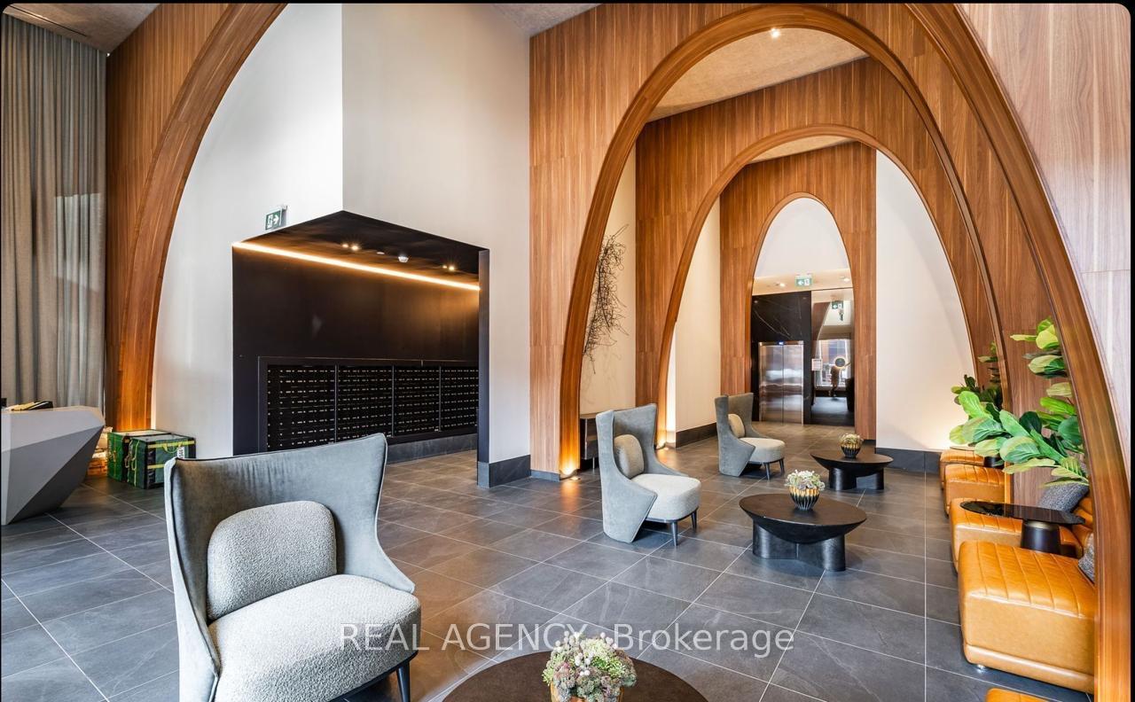 821 - 270 Dufferin Street, Toronto, ON M6K 0H8