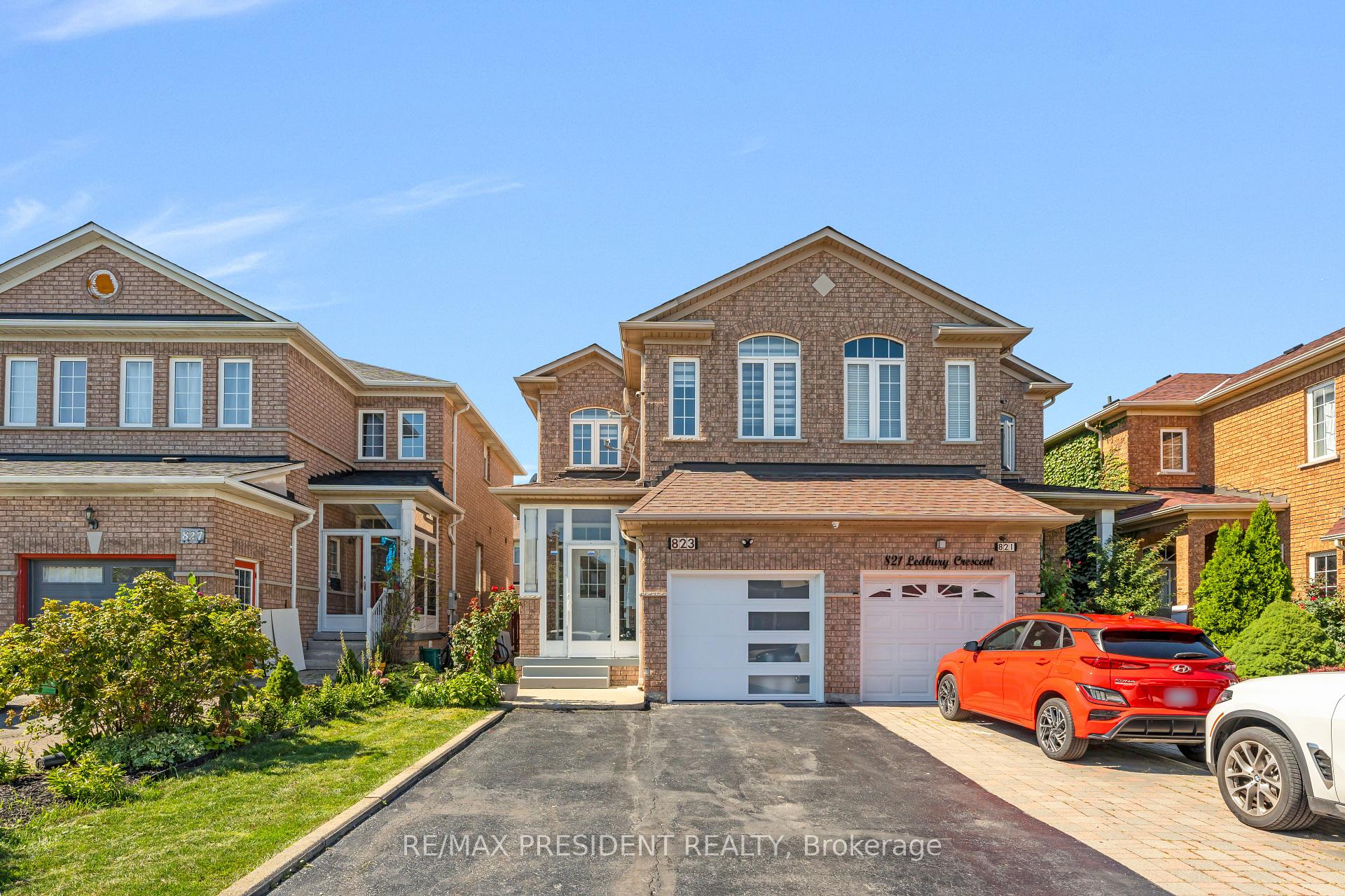 823 Ledbury Crescent, Mississauga, ON L5V 2P9
