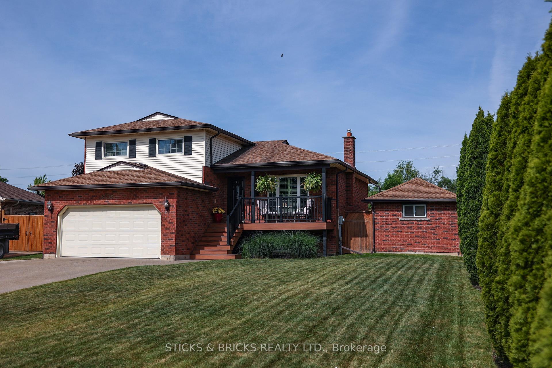 8238 Lexington Court, Niagara Falls, ON L2H 1W4