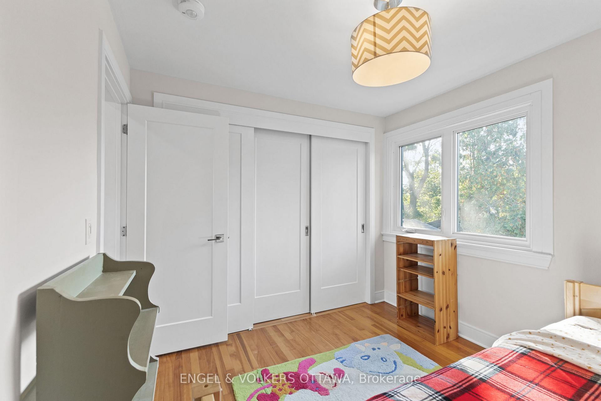 826 Quinlan Road, Elmvale Acres and Area, ON K1G 1S1