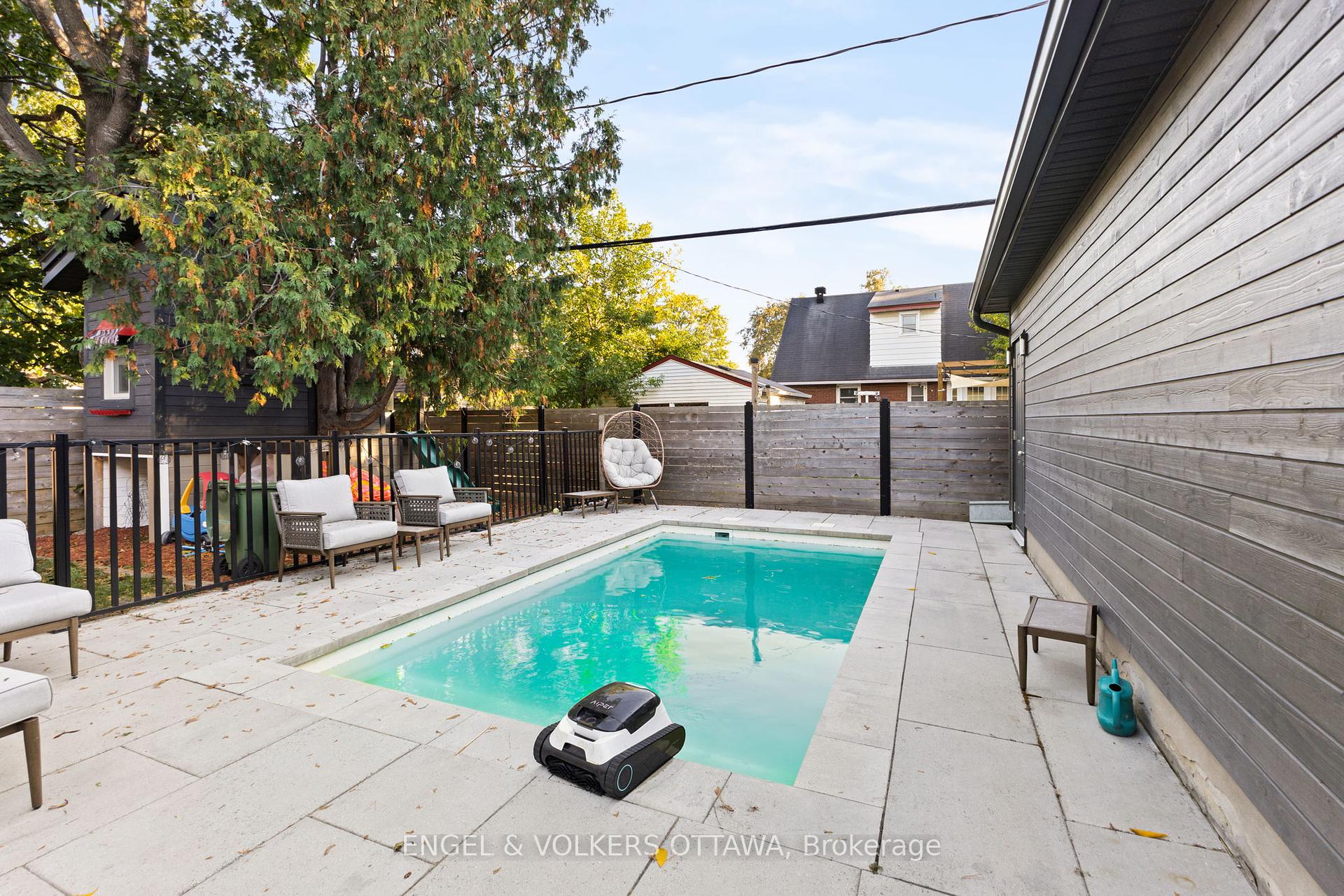 826 Quinlan Road, Elmvale Acres and Area, ON K1G 1S1