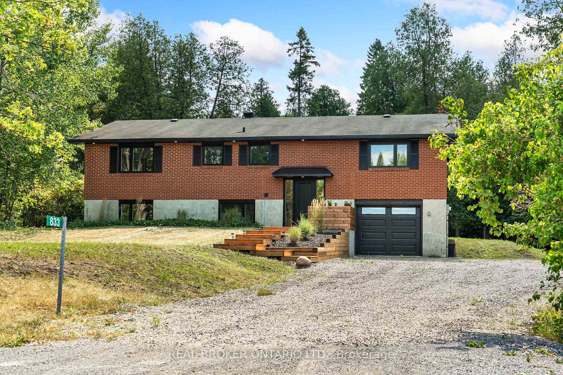 833 Beavertail Road, Carp - Huntley Ward, ON K0A 1L0