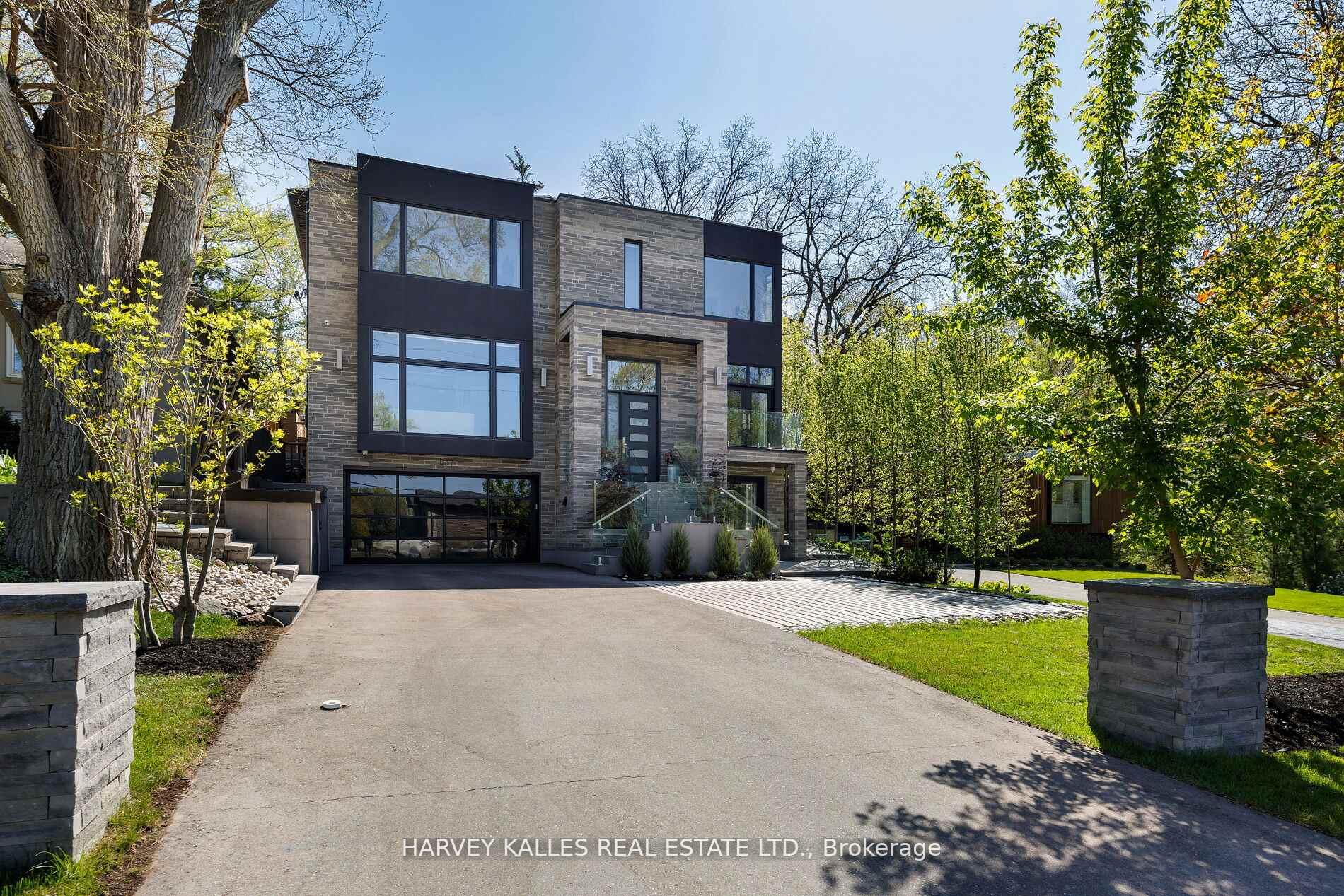 837 ROYAL YORK Road, Toronto, ON M9Y 2V1