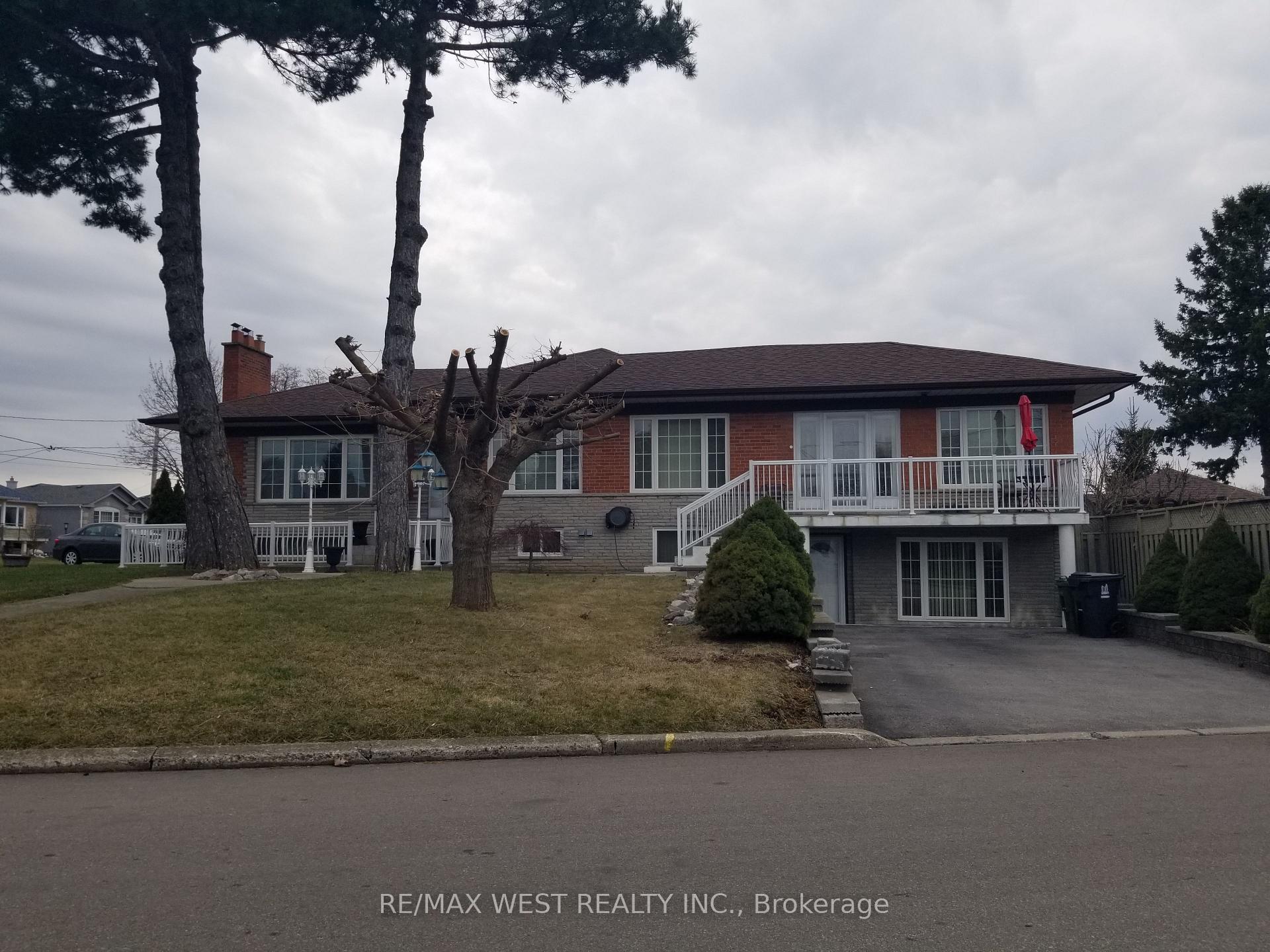 84 Denbigh Crescent, Toronto, ON M3M 2T5