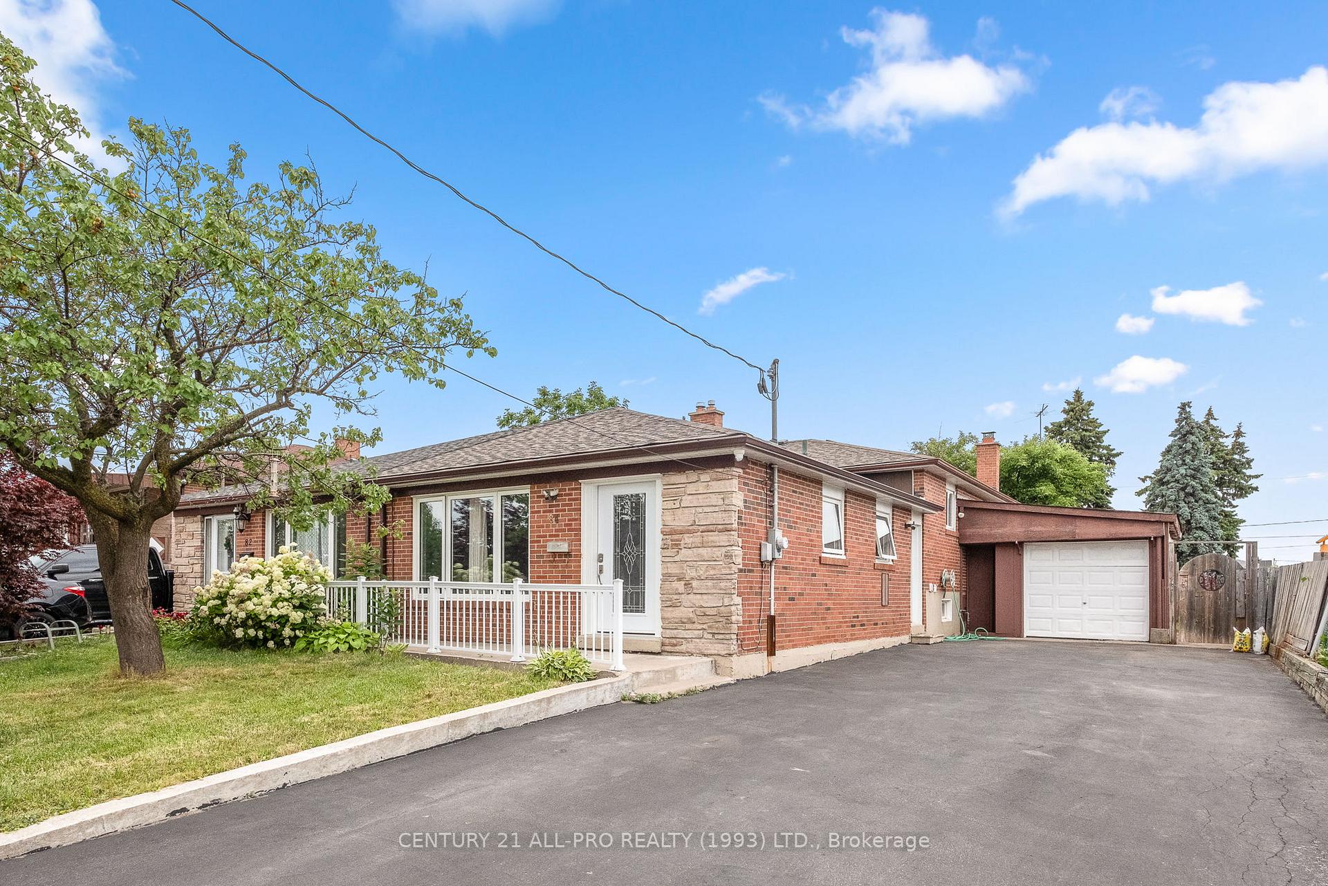 84 Goldsboro Road, Toronto, ON M9L 1A7