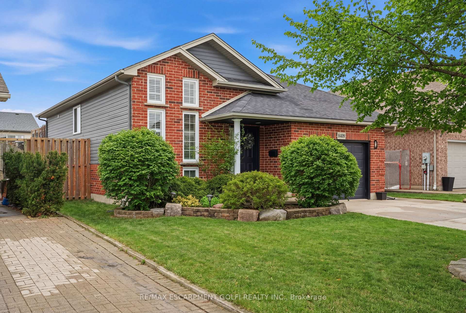 8409 Greenfield Crescent, Niagara Falls, ON L2H 3J8