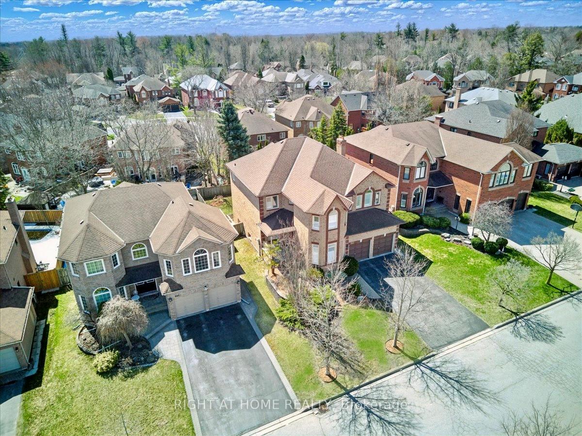 842 Primrose Court, Pickering, ON L1X 2S7