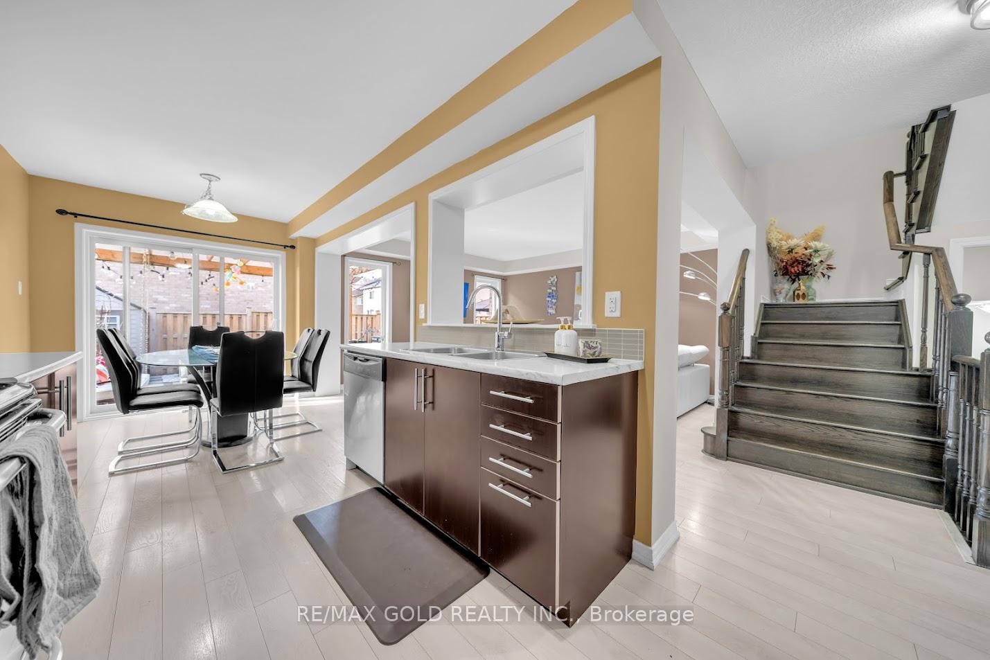 8436 Sweet Chestnut Drive, Niagara Falls, ON L2H 0N2