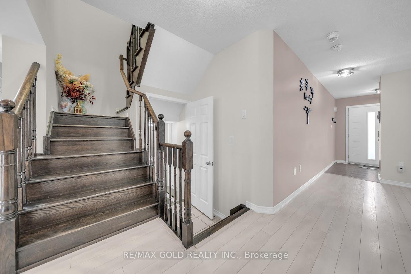 8436 Sweet Chestnut Drive, Niagara Falls, ON L2H 0N2