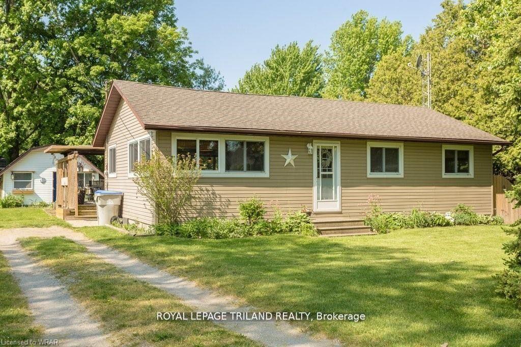 8443 Keith Street, Lambton Shores, ON N0N 1J7