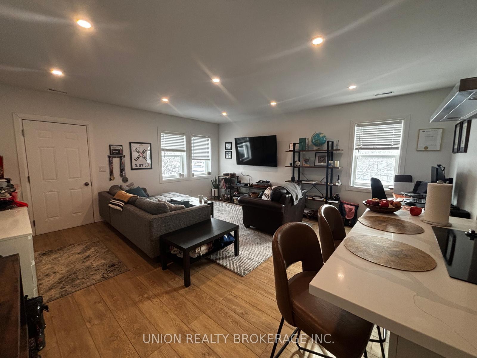 11 - 85 Beech Avenue, Toronto, ON M4E 3H5