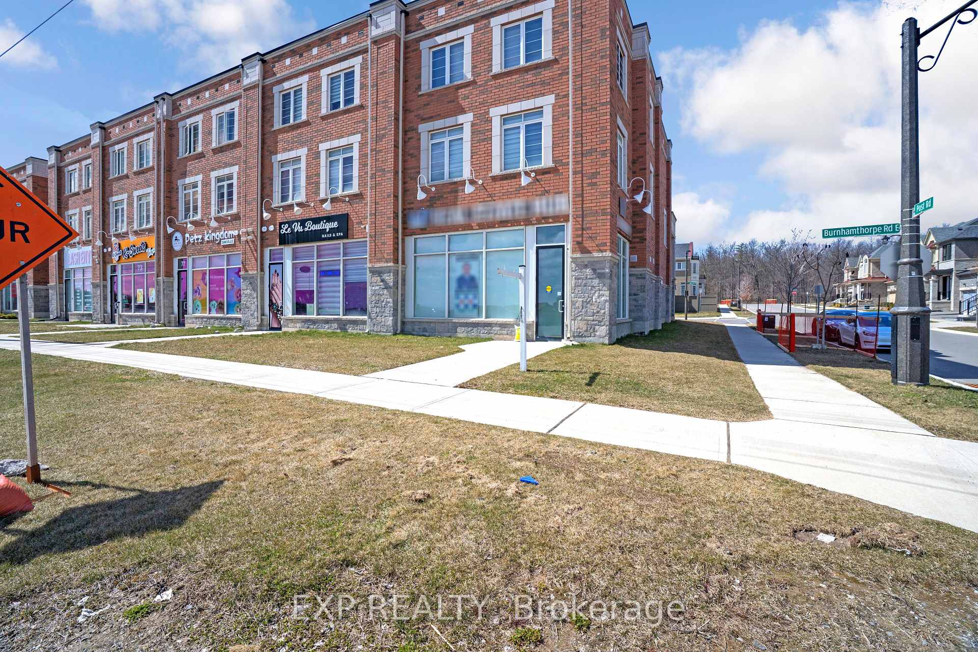 85 burnhamthorpe Road E, Oakville, ON L6H 3R2