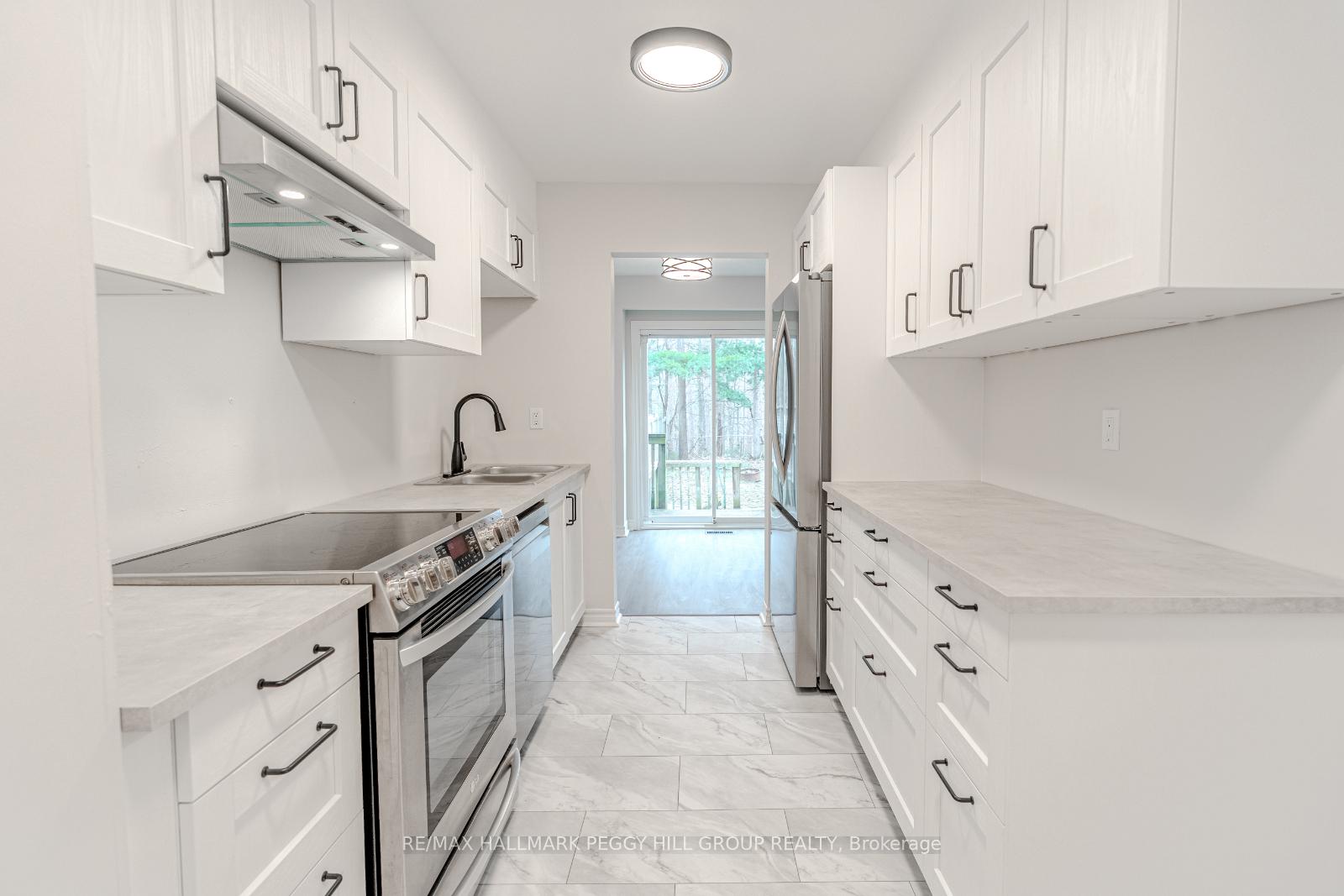 85 Burns Circle, Barrie, ON L4N 5J8