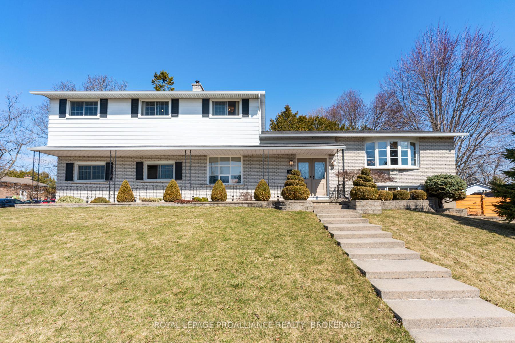 852 Development Drive, Kingston, ON K7M 5V7