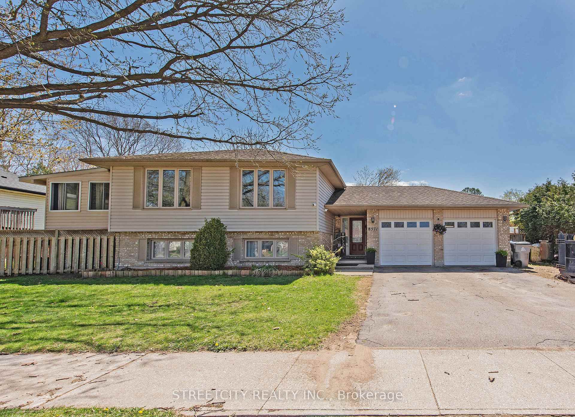 8571 Glendon Drive, Strathroy-Caradoc, ON N0L 1W0