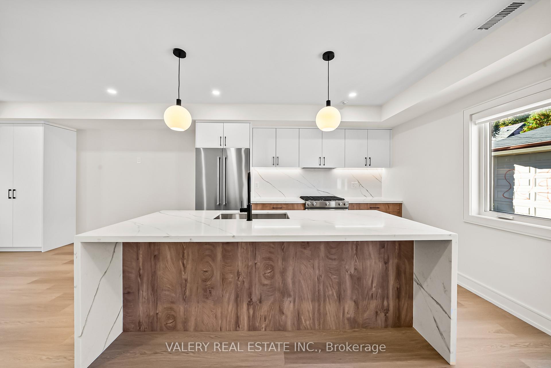 LANEWAY - 86 Argyle Street, Toronto, ON M6J 1N9