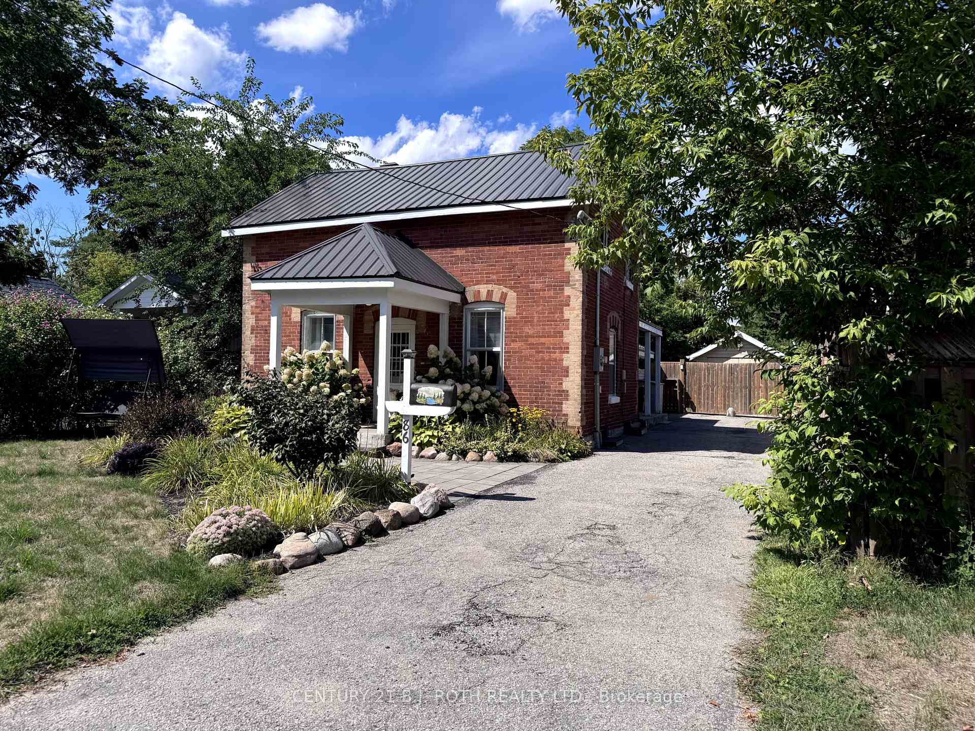 86 Henry Street, Barrie, ON L4N 1C8