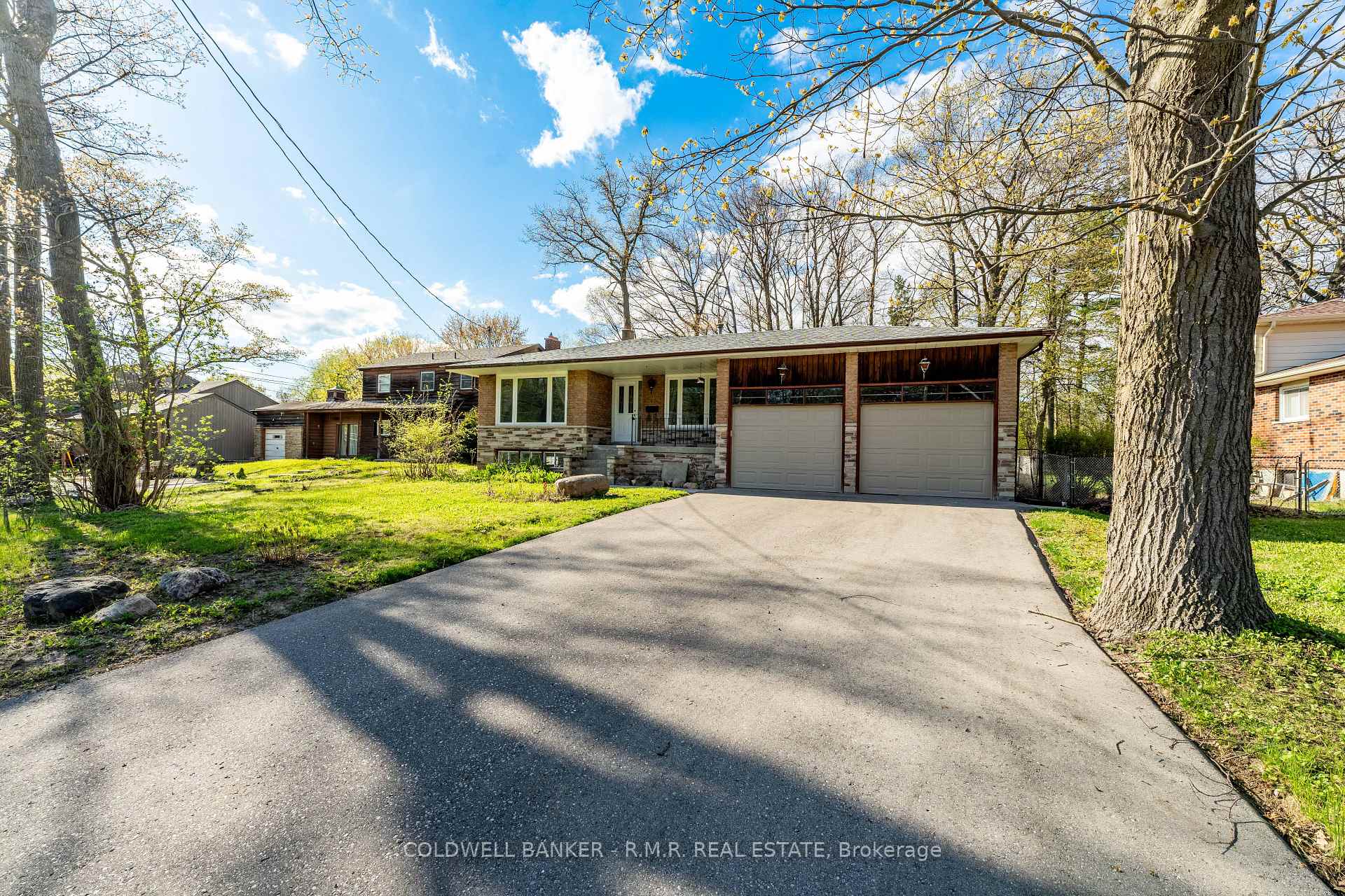 86 Twyn Rivers Drive, Pickering, ON L1V 1E2